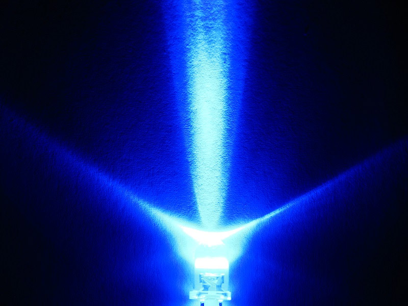 www.modellbahn-exklusiv.de - LED 5mm blau Gehäuse klar 12.000mcd extrem ...